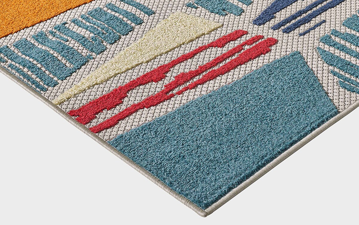 Duran 5’3” x 7’ Indoor/Outdoor Rug | multicolored_color